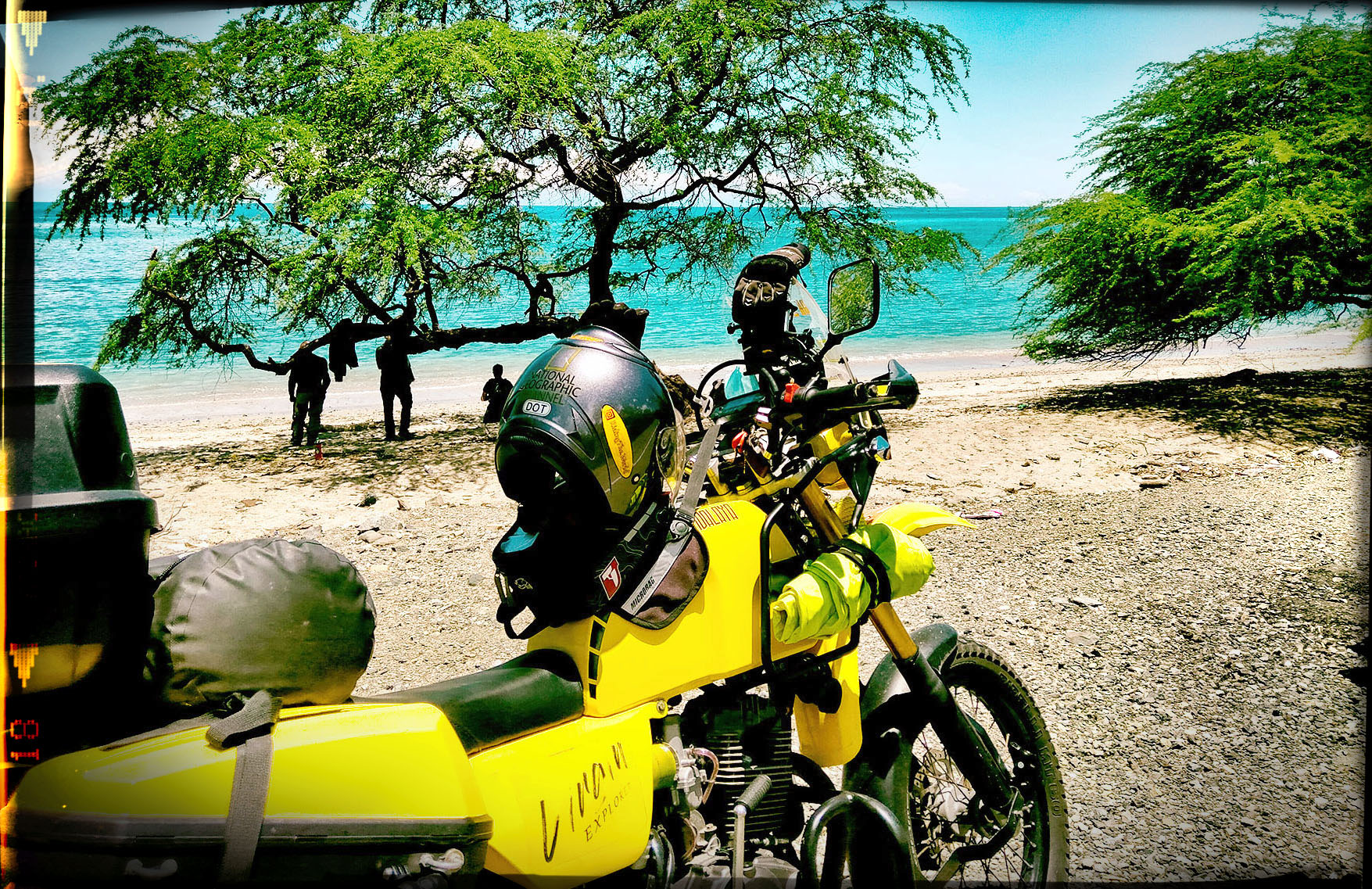 THE YELLOW BIKE - MOTORBIKE TRIPS ADVENTURE - INDONESIA